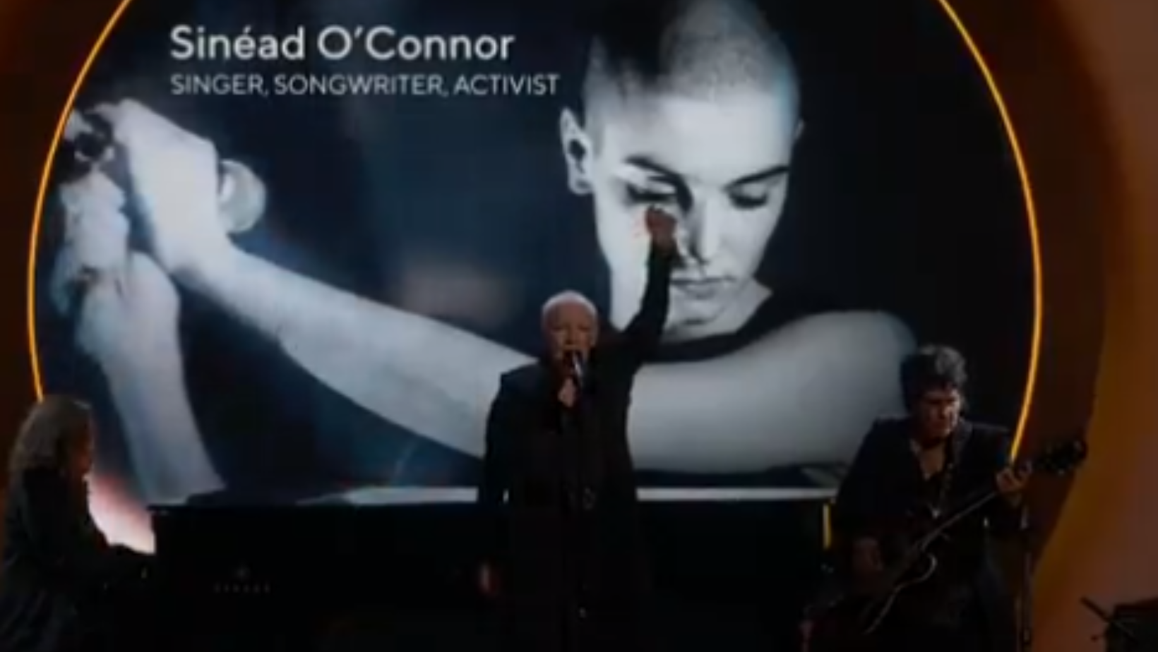 Annie Lennox oddała hołd Sinead O'Connor. Ten widok wyciska łzy - Cytaty.pl